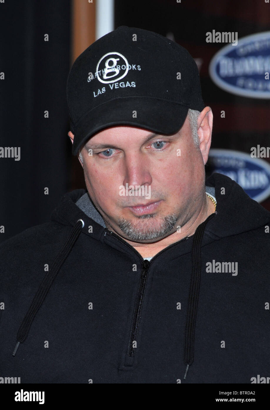 Garth brooks hi-res stock photography and images - Alamy