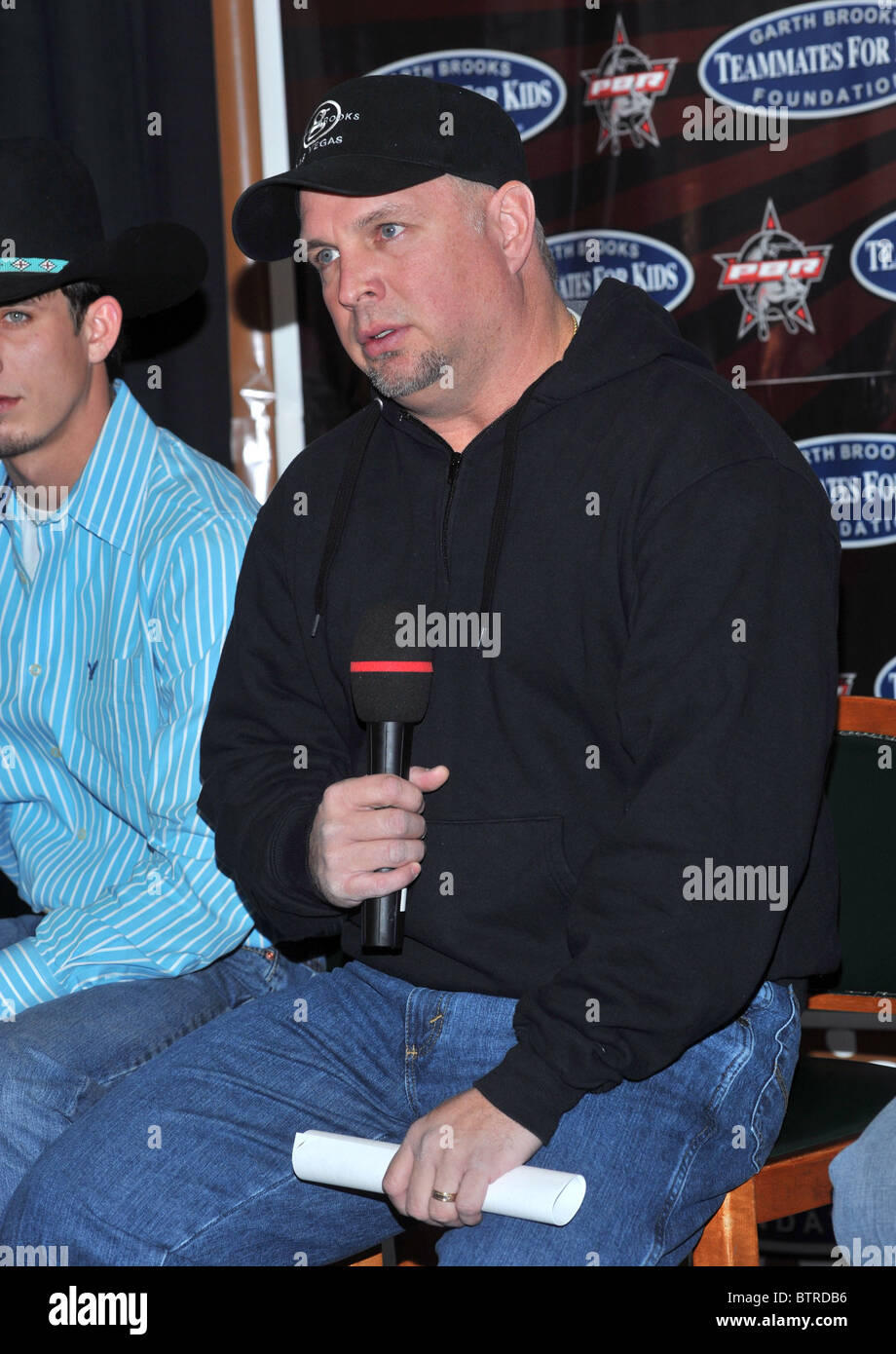 Professional Bull Riders and Garth Brooks Teammates for Kids Foundation ...