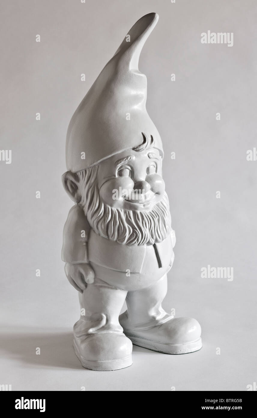 Gnome statue hi-res stock photography and images - Alamy