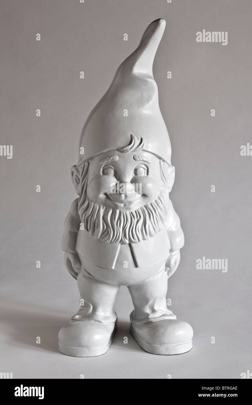 Gnome statue hi-res stock photography and images - Alamy
