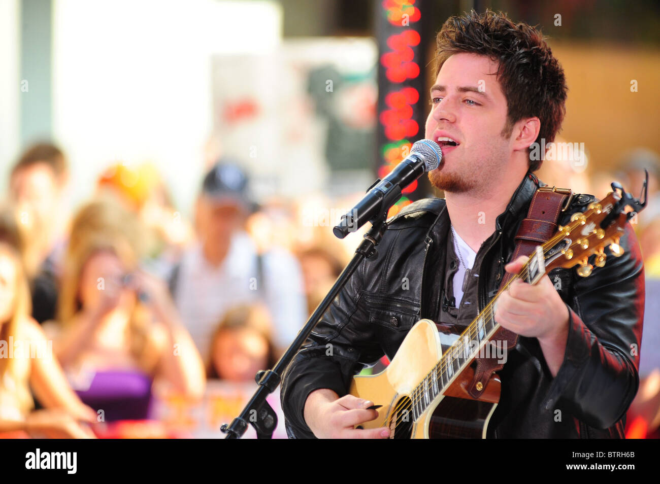 Nbc today show concert with american idol winner and runner up hi-res ...