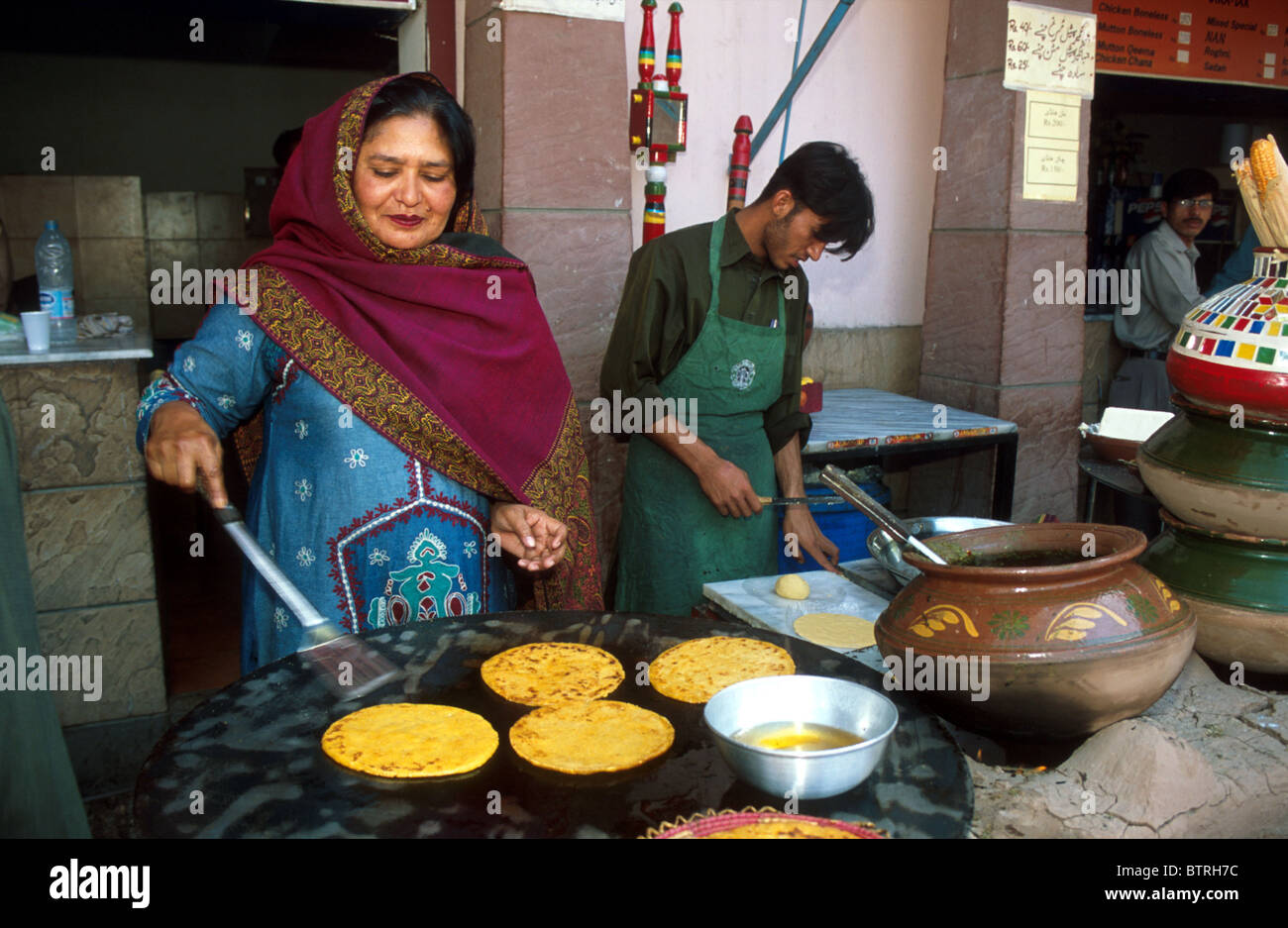 PAKISTAN MAKING PARATHA FRIED BREAD AT A FOOD STALL Photograph by ...