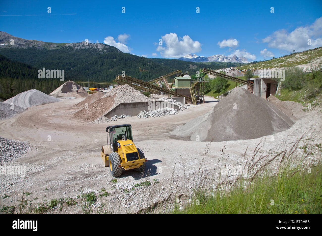 Quarrying vehicle hi-res stock photography and images - Alamy
