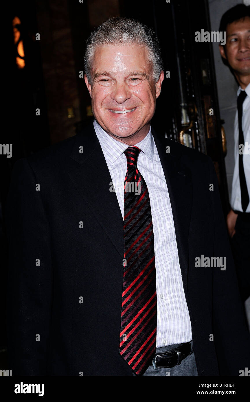 Sportscaster jim lampley hi-res stock photography and images - Alamy