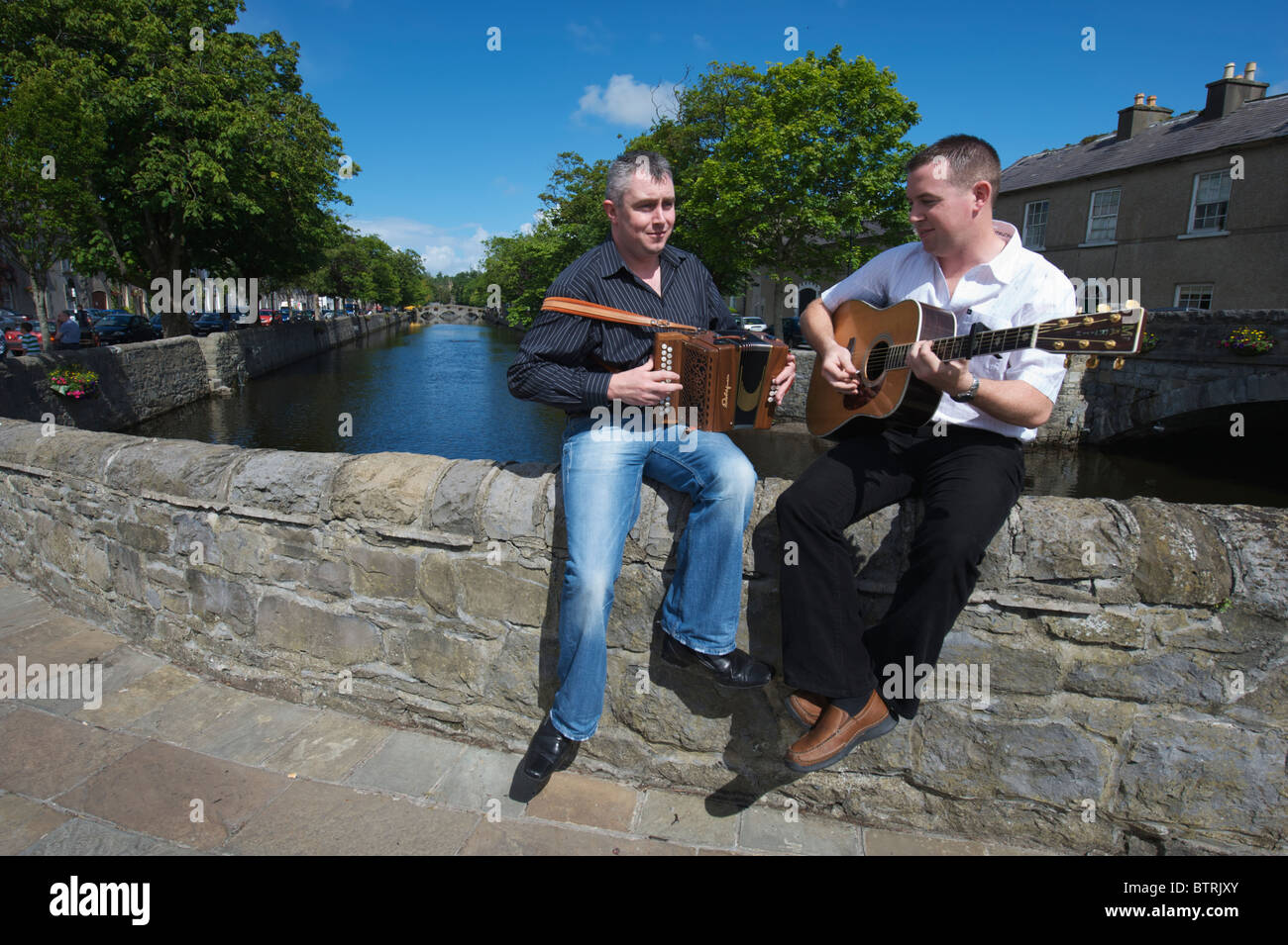 Musicians Playing Traditional Irish Music Stock Photos & Musicians ...