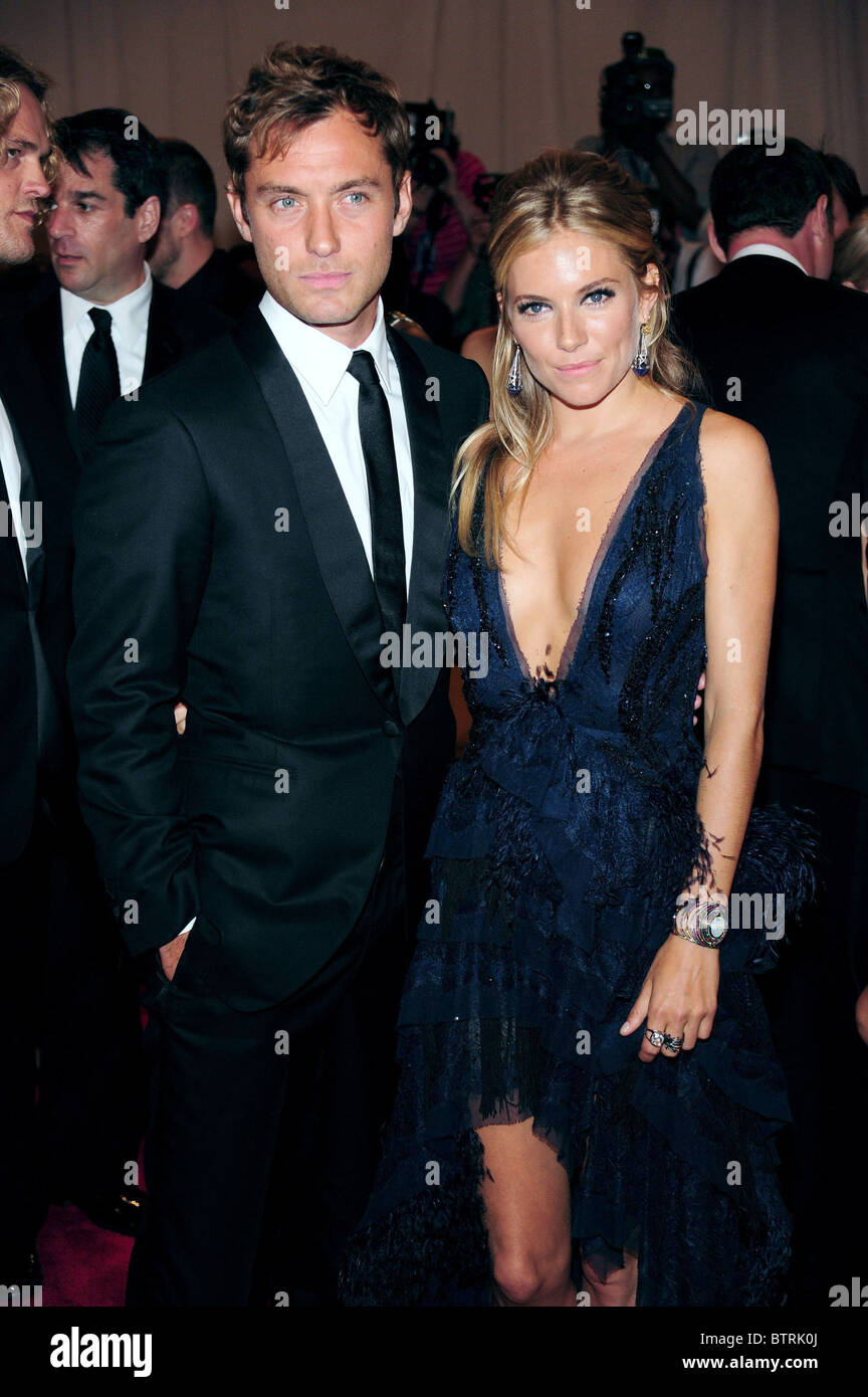 Part 2 - American Woman: Fashioning a National Identity Benefit Gala Co ...