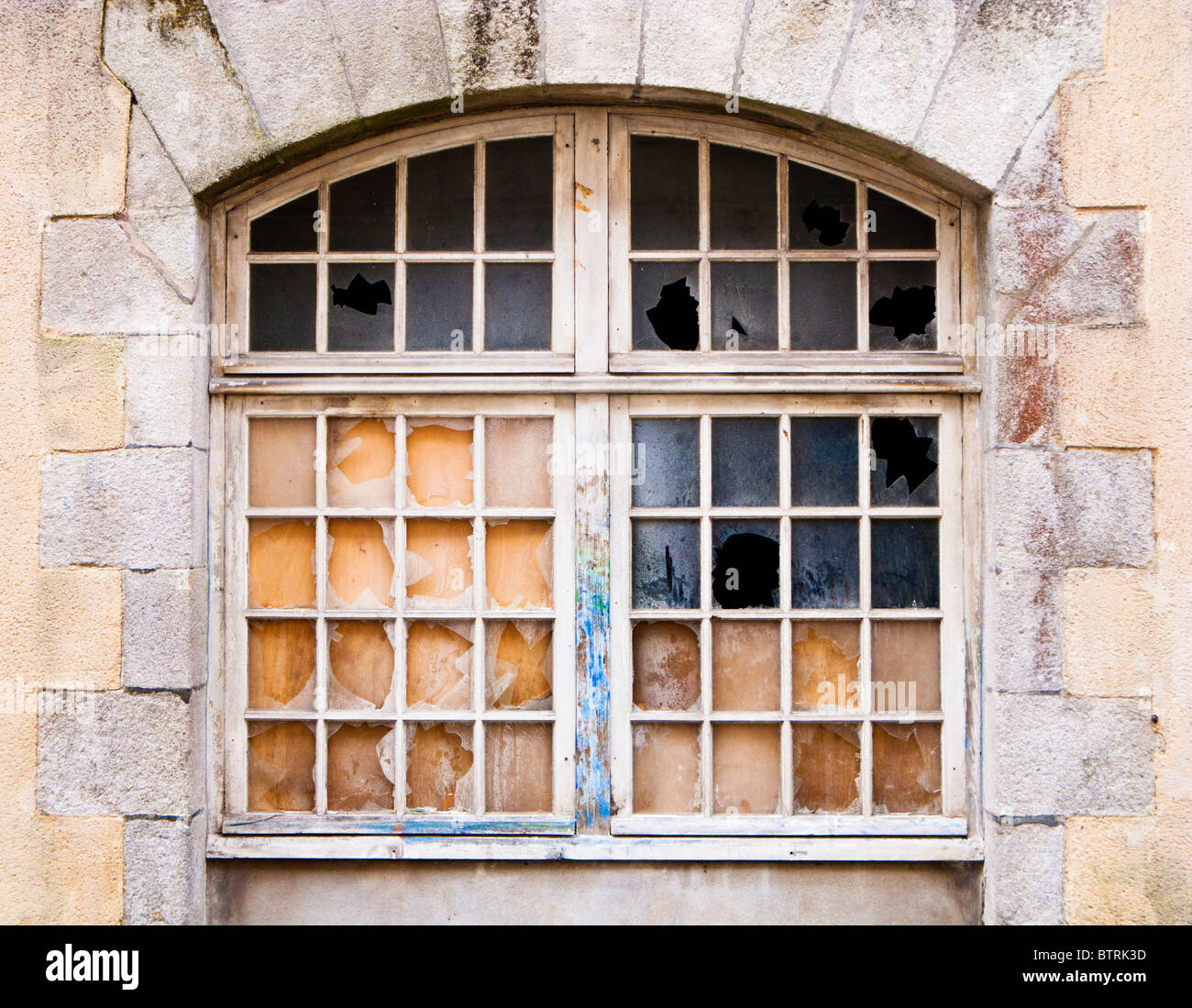 Arched panes windows hi-res stock photography and images - Alamy