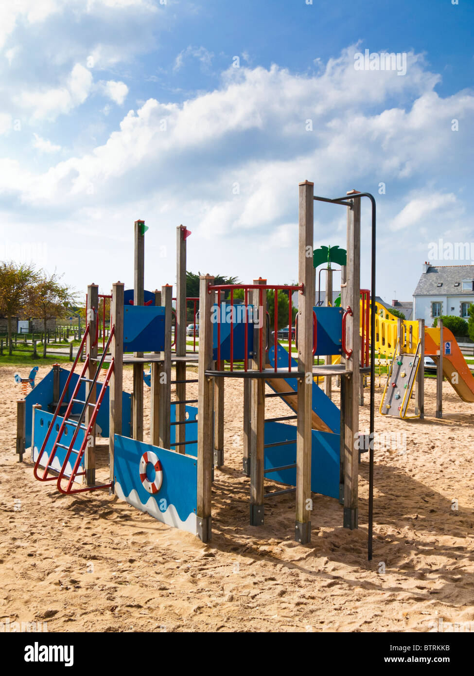 Childrens climbing frame hi-res stock photography and images - Alamy
