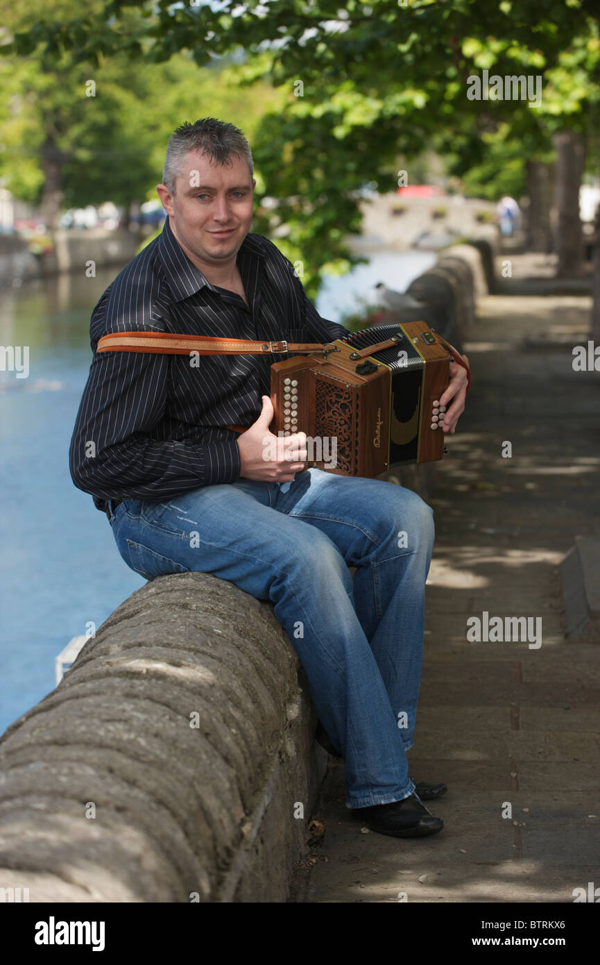 Trad musician hi-res stock photography and images - Alamy