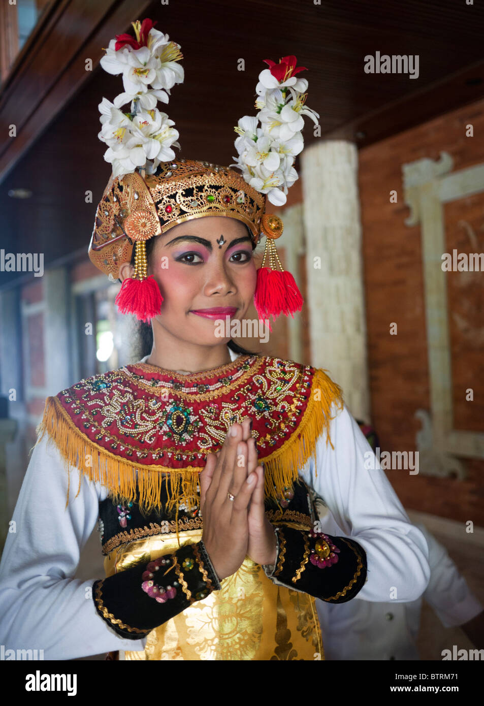 Balinese girl in traditional hi-res stock photography and images - Alamy