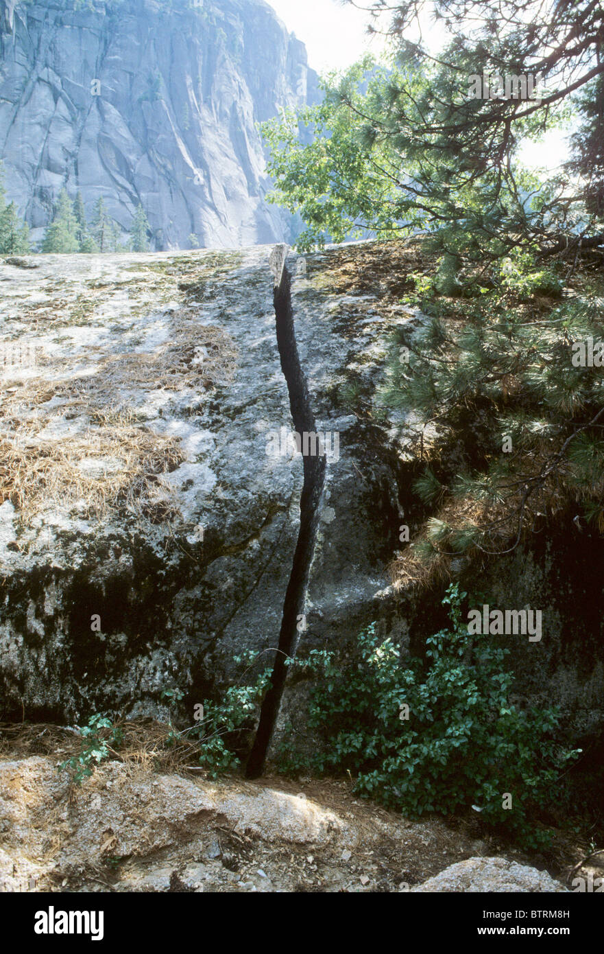 weather ice crack granite stone Yosemite National Park age time expand ...