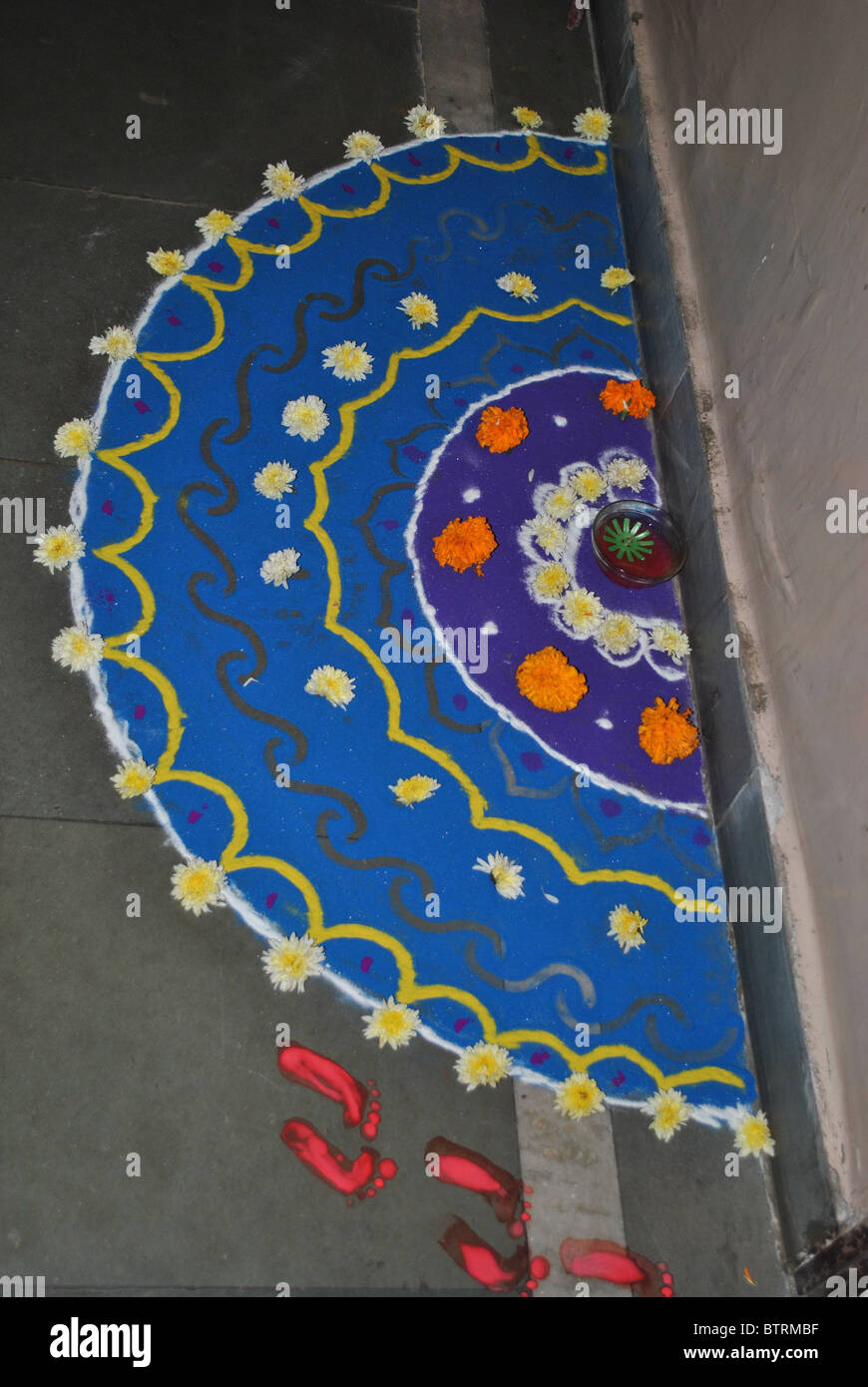 Rangoli at the door hi-res stock photography and images - Alamy