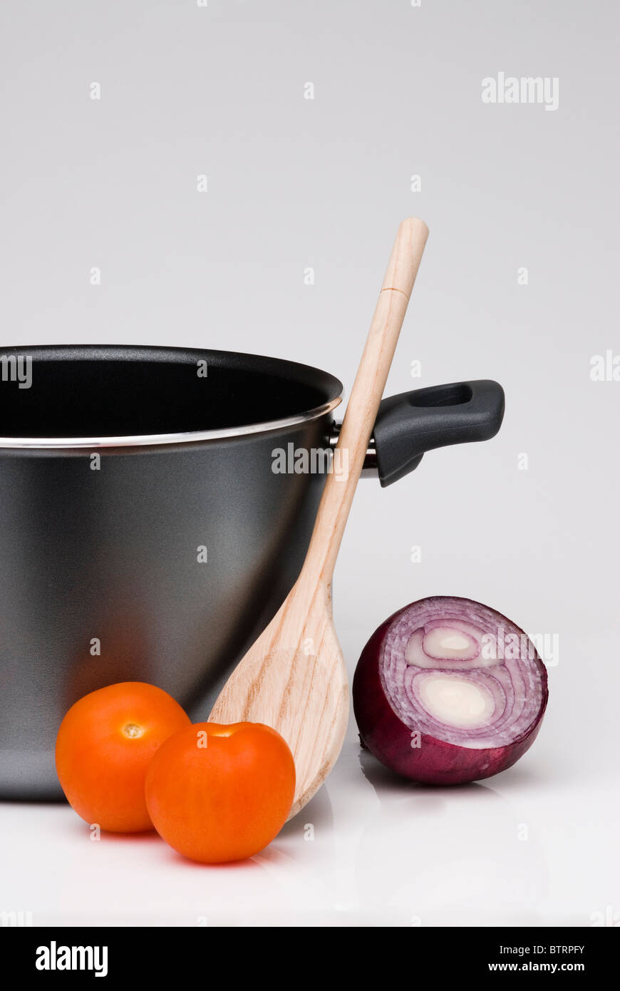 Spoon saucepan hi-res stock photography and images - Alamy