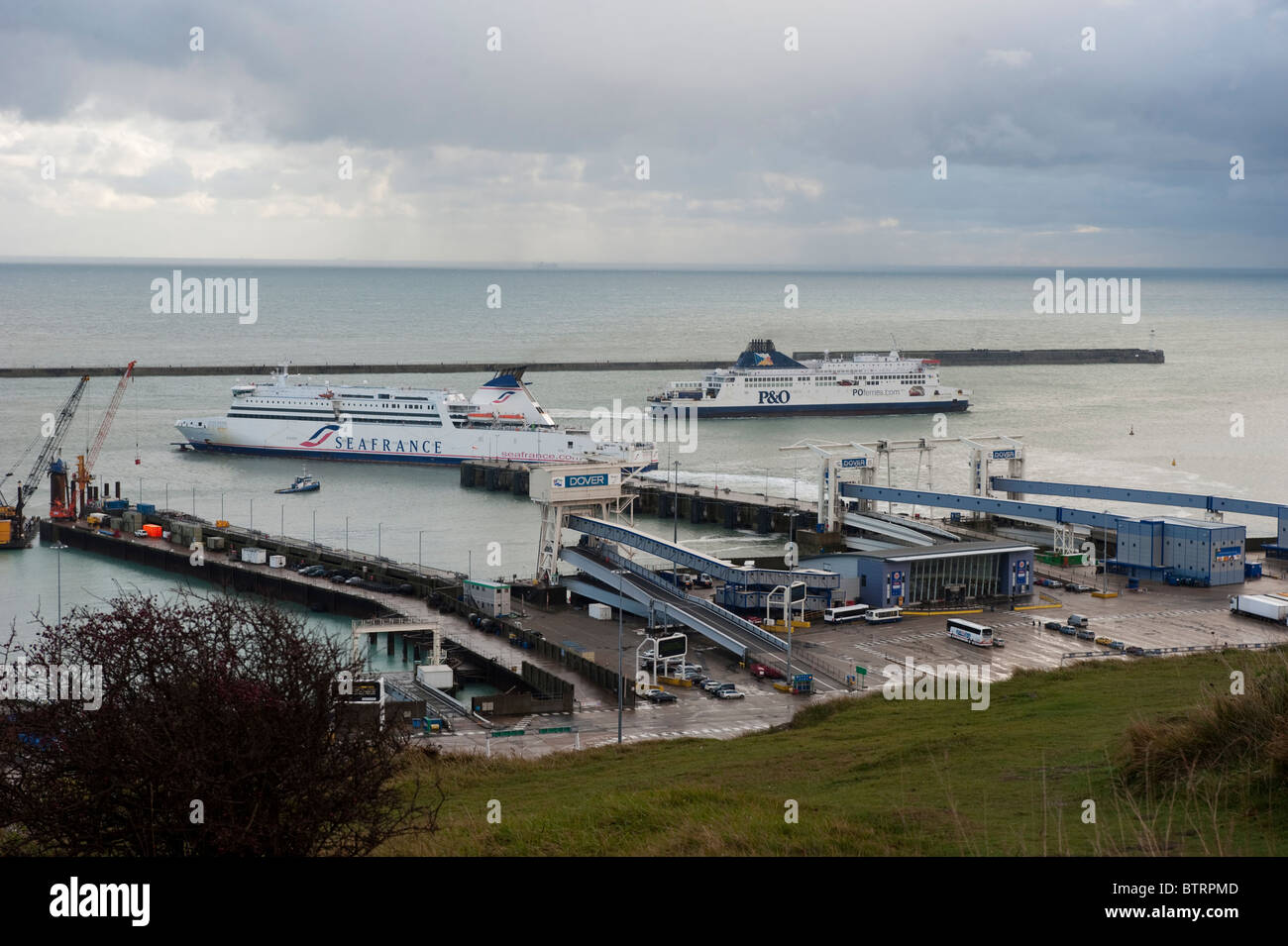 Container ships dover hi-res stock photography and images - Alamy