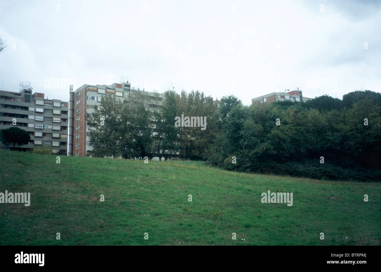 Apartment buildings overlooking hi-res stock photography and images - Alamy