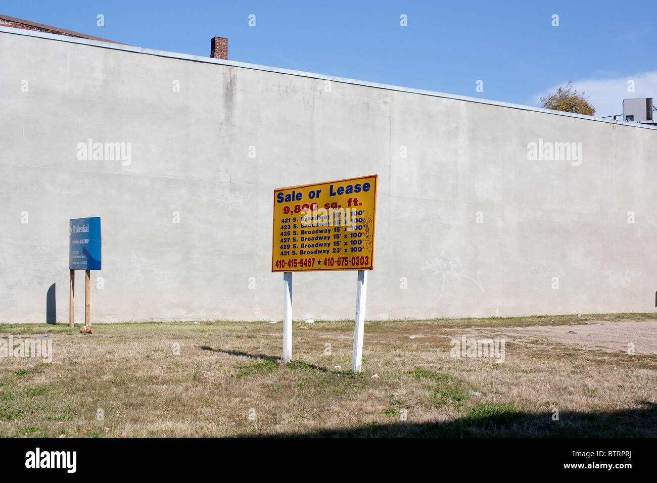 Lease Sign on Vacant Land Stock Photo - Alamy