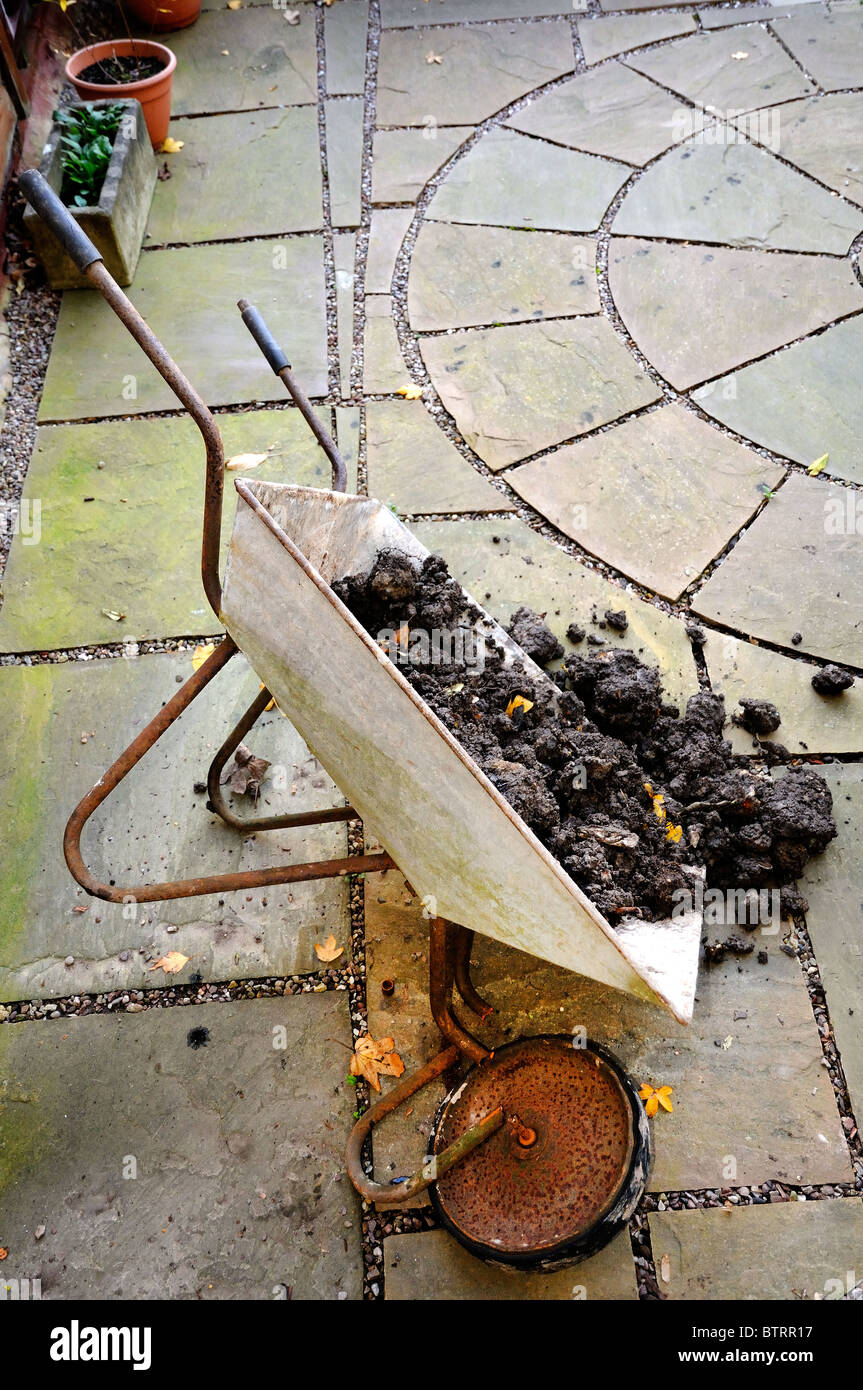 broken wheel barrow Stock Photo - Alamy