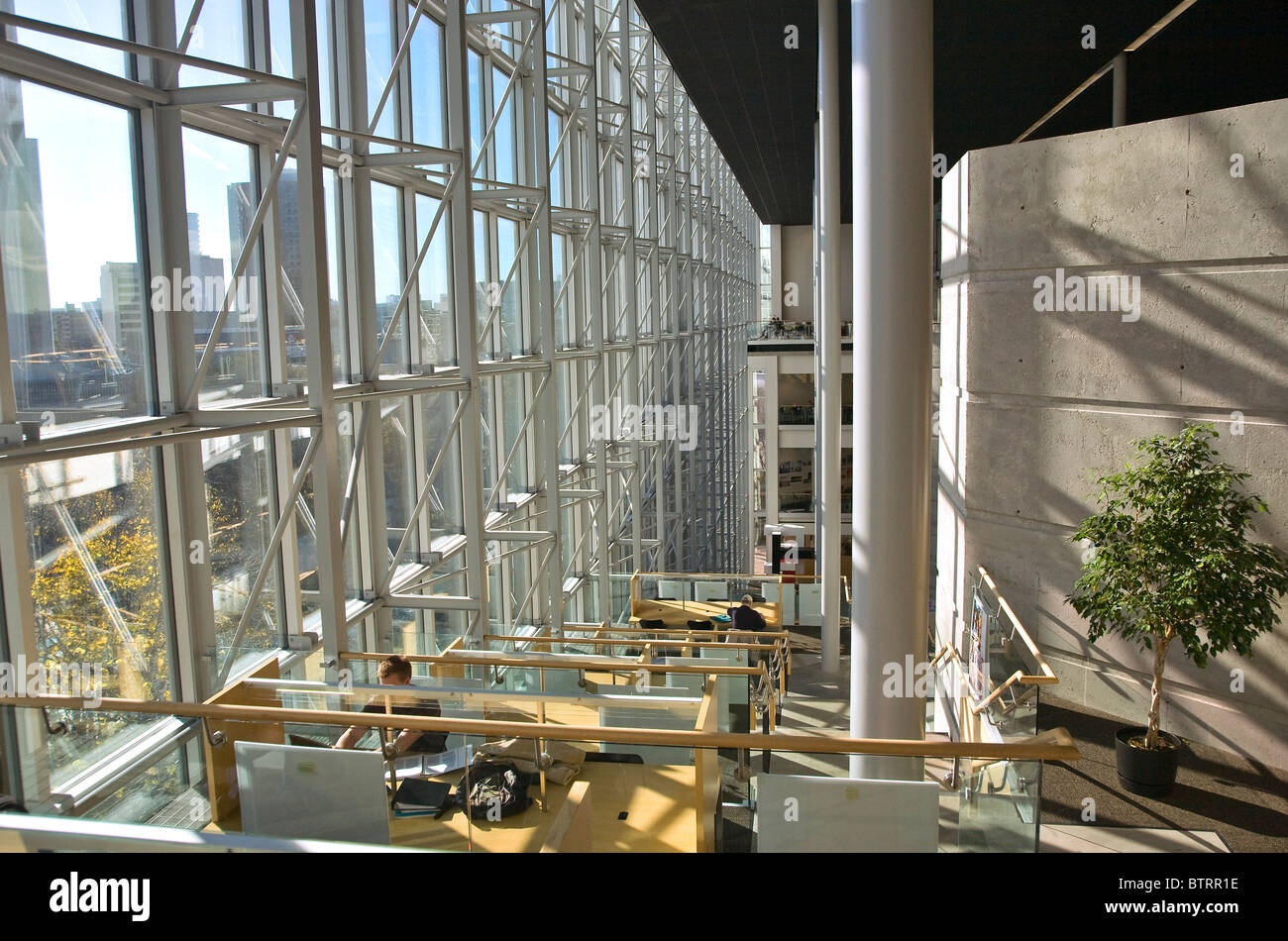 Modern Modern Glass Curtain Walls High Resolution Stock Photography and ...