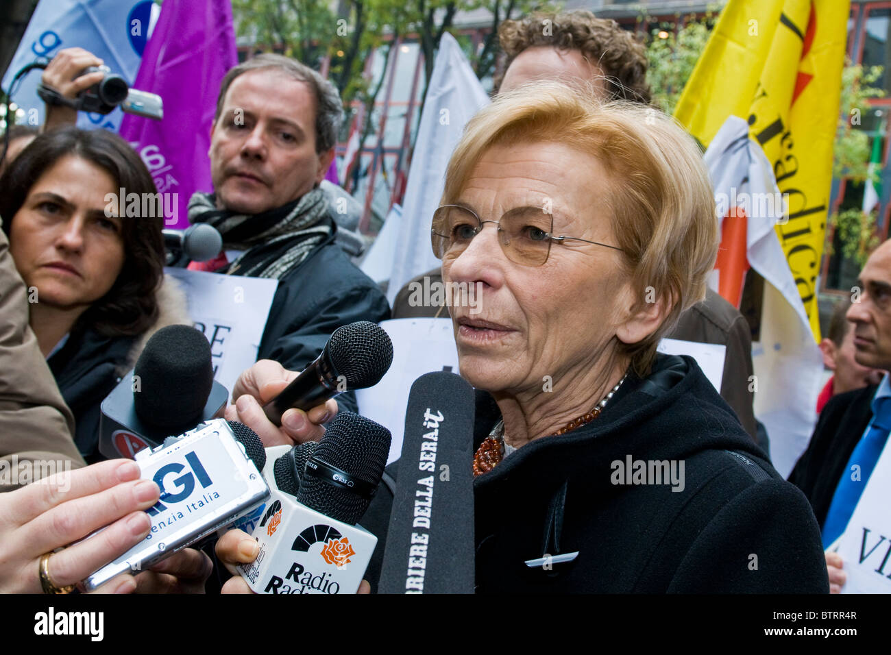 Emma Bonino, Sit In Partito Radicale, Milan 08.11.2010 Stock Photo - Alamy