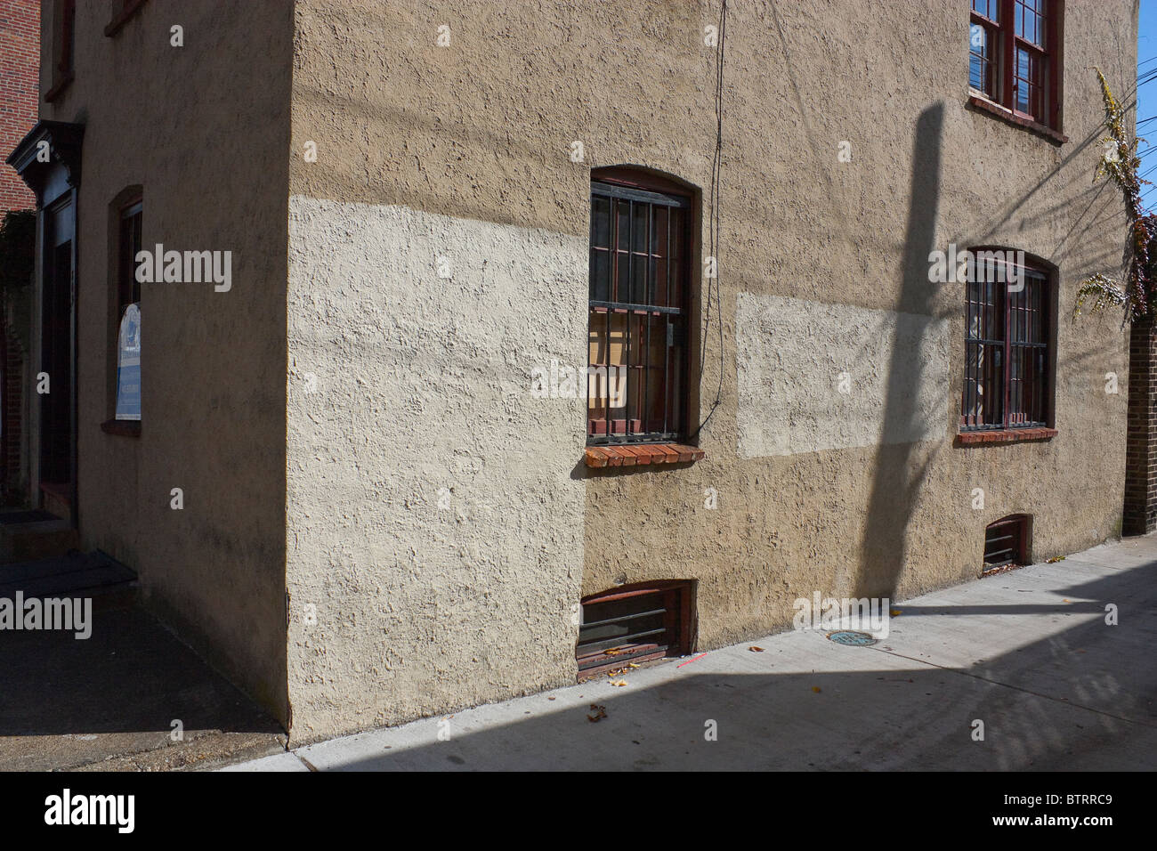 Noon building hi-res stock photography and images - Alamy