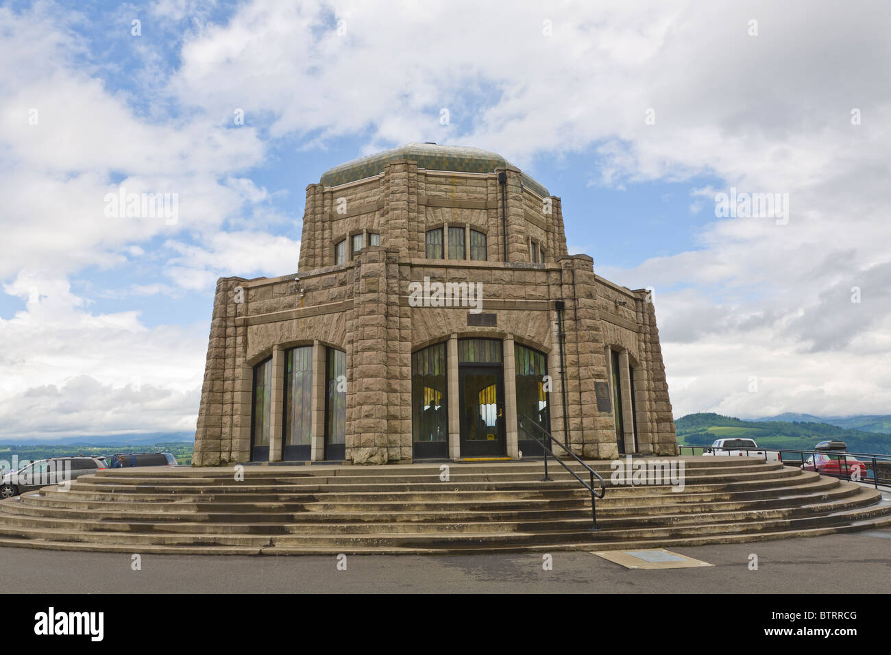 The Vista House in Crown Point State Park in the Columbia River Gorge ...