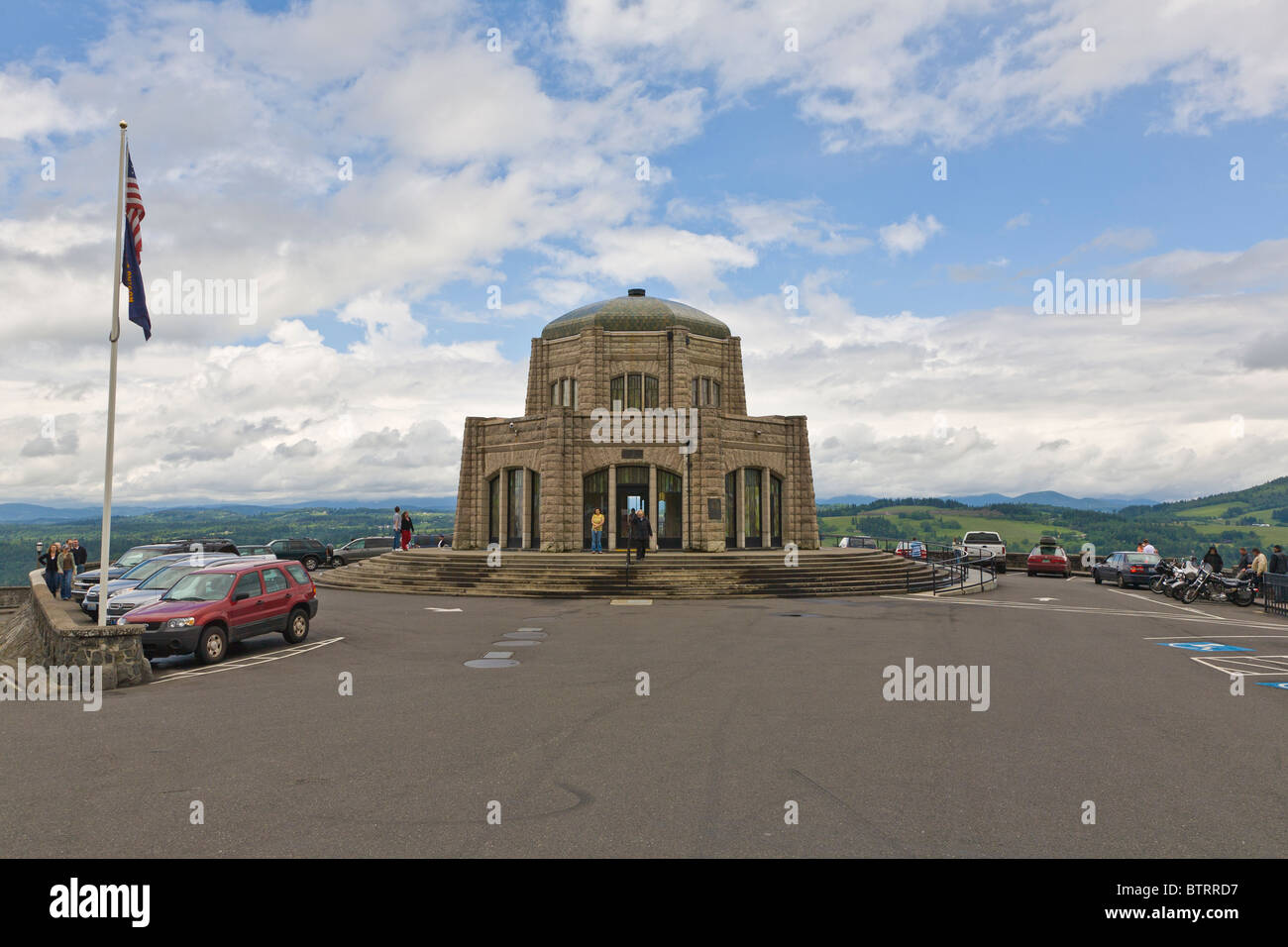 The Vista House in Crown Point State Park in the Columbia River Gorge ...