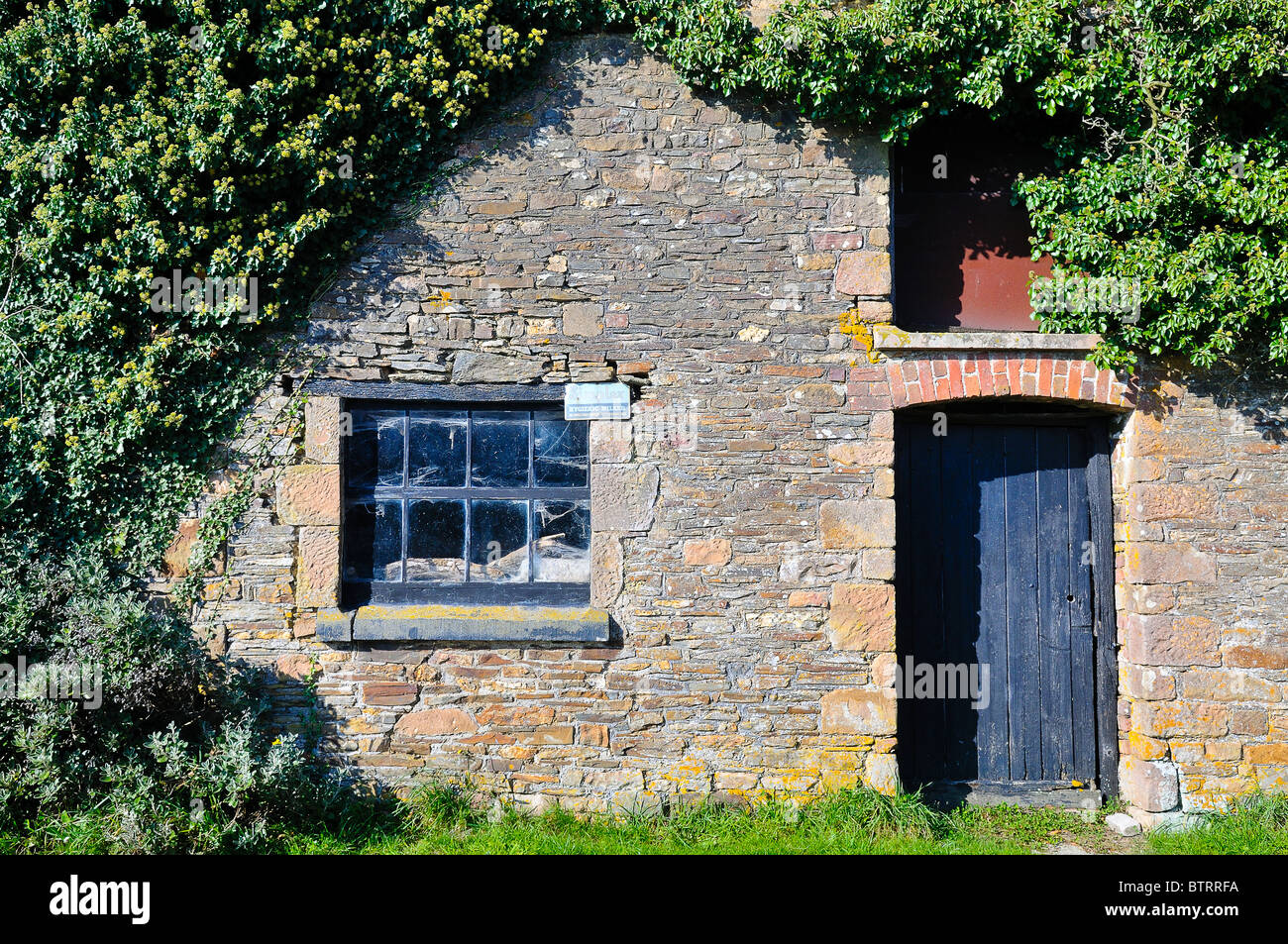 Covered windows hi-res stock photography and images - Alamy