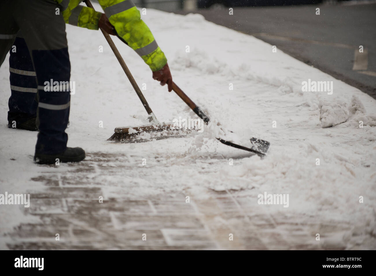 Clearing pavement ice hi-res stock photography and images - Alamy