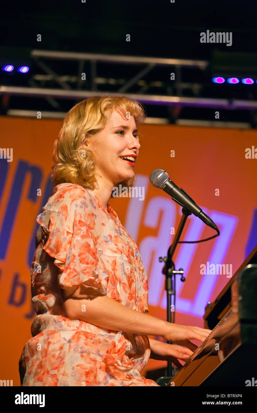 Musician nellie mckay hi-res stock photography and images - Alamy