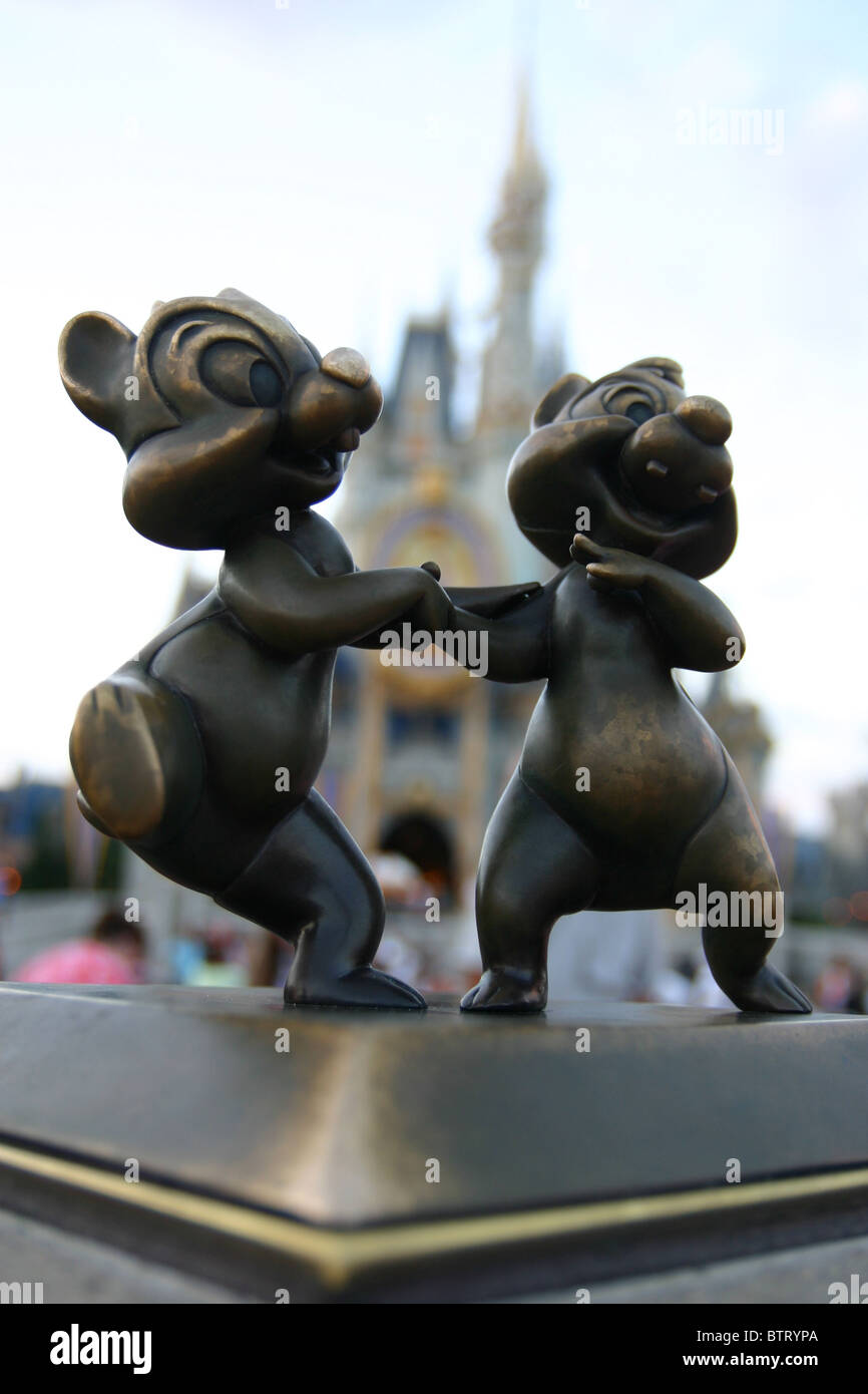 Chip ´n' Dale statue at the Magic Kingdom, Walt Disney World, Florida ...