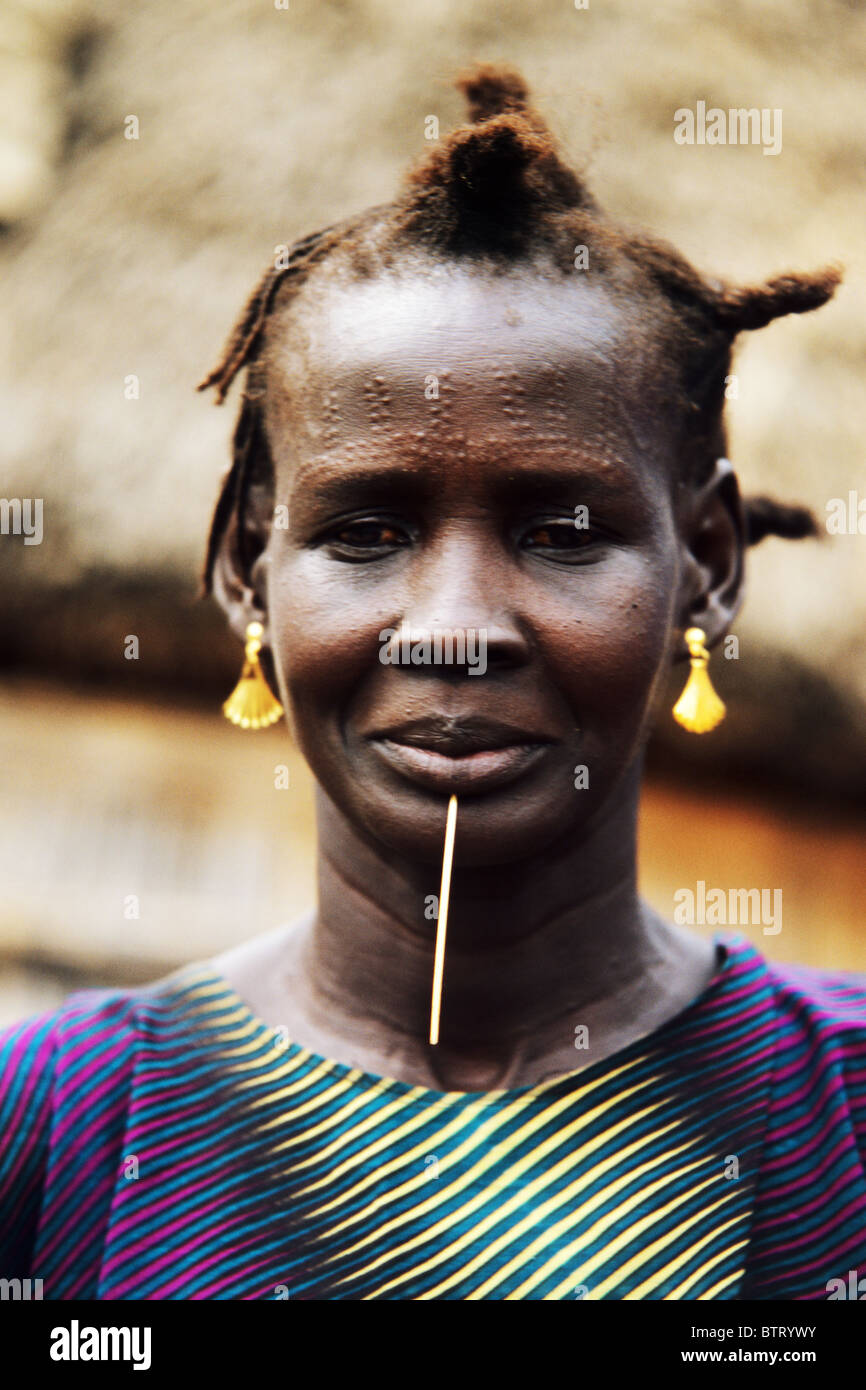 Nuer tribe hi-res stock photography and images - Alamy