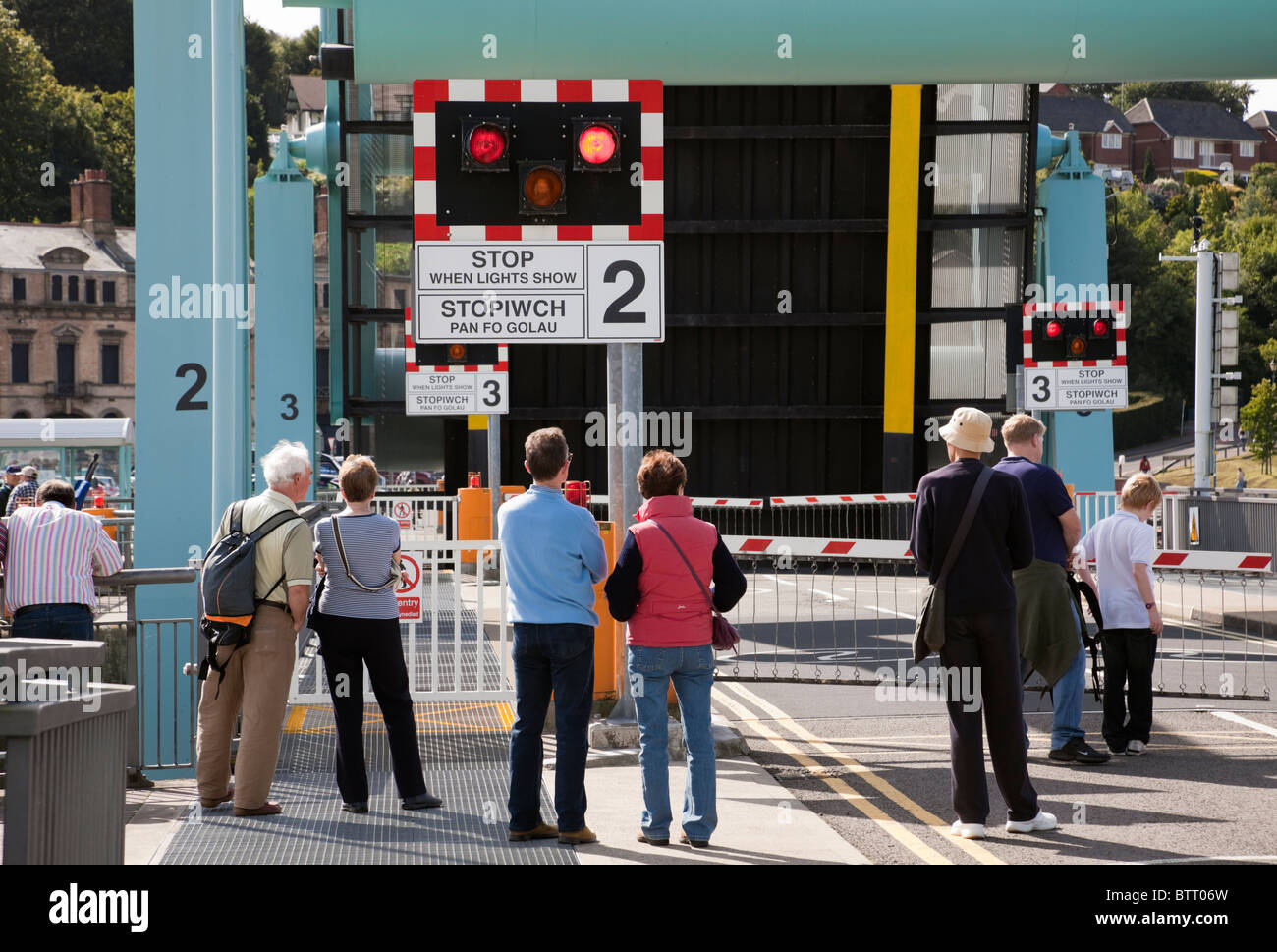Red stop sign uk hi-res stock photography and images - Alamy