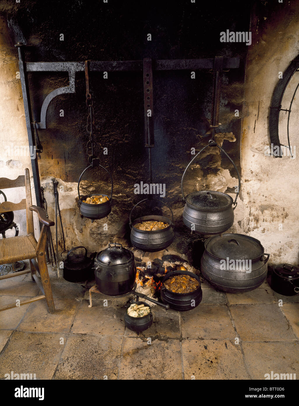 Irish farmhouse kitchen hi-res stock photography and images - Alamy