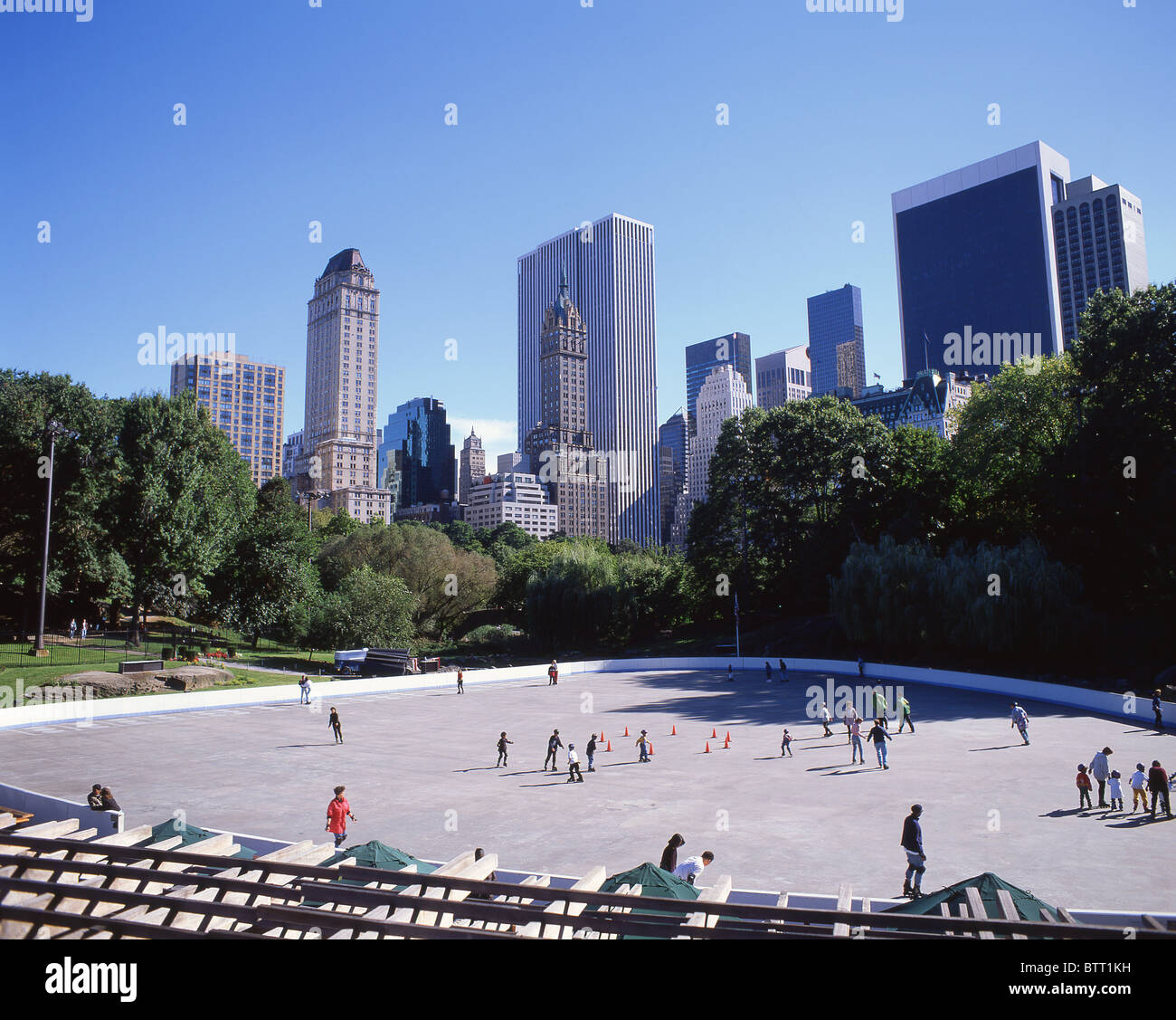 Central park ice rinks hi-res stock photography and images - Alamy