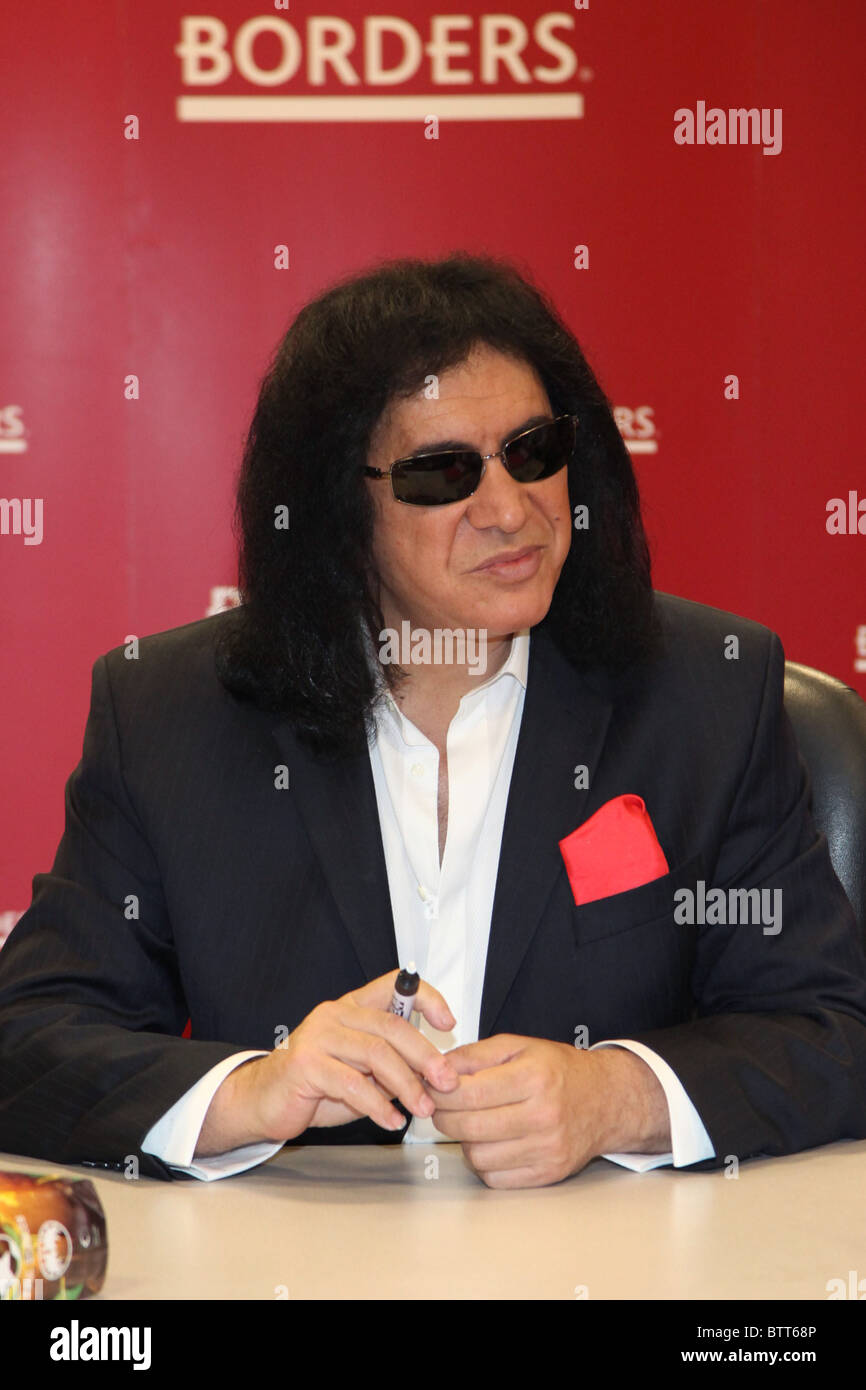Gene Simmons Book Signing for KISS Kompendium Marvel Comics Compilation ...