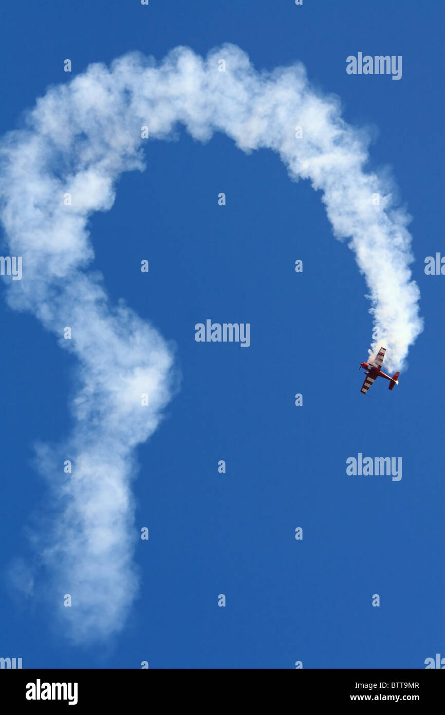 Acrobatic air show hi-res stock photography and images - Alamy