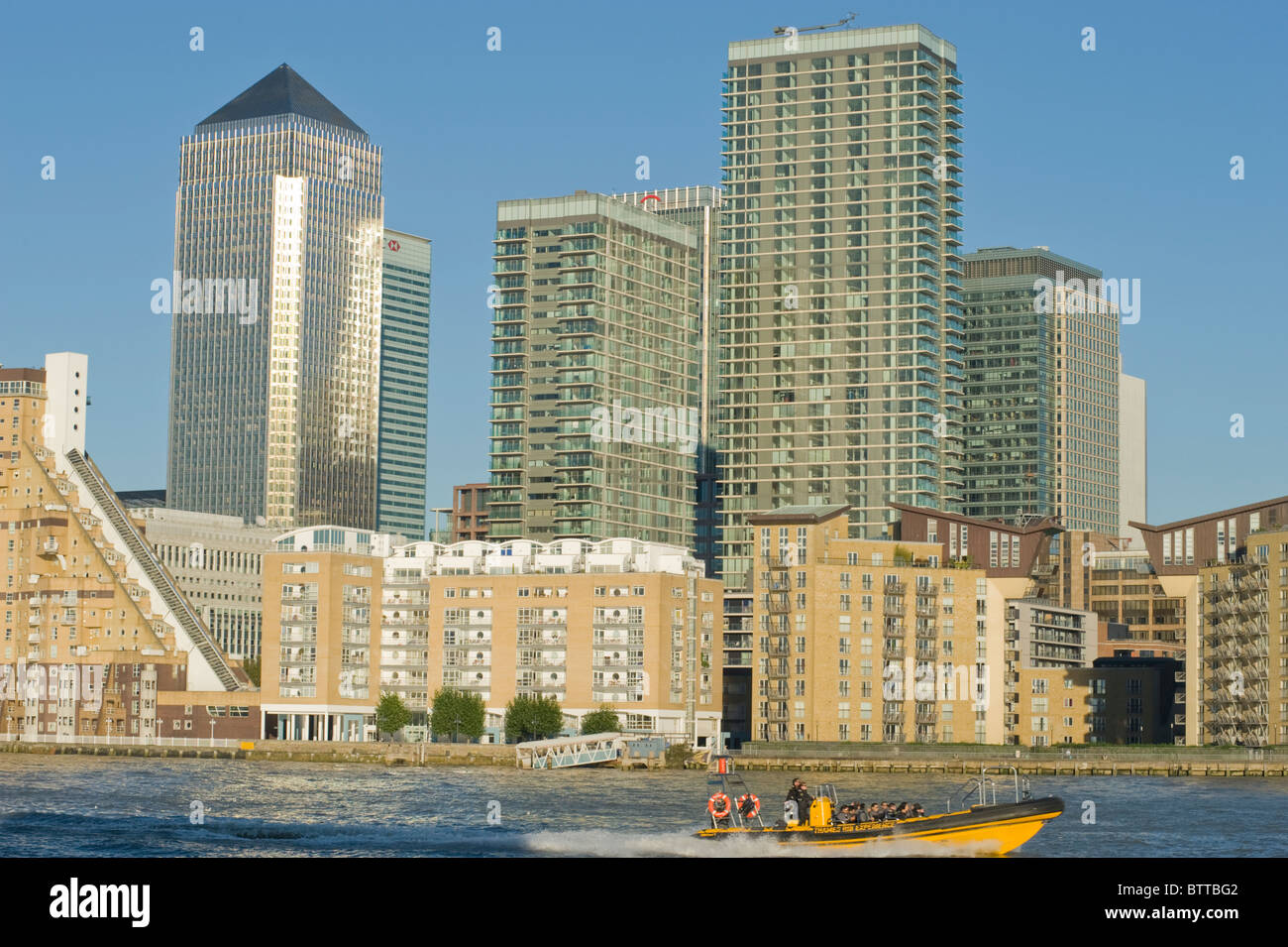 Canary wharf london thames hi-res stock photography and images - Alamy