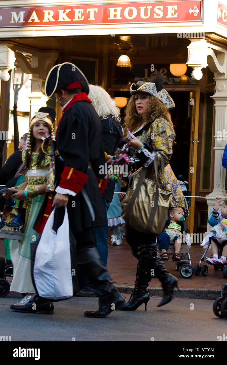 People at disneyland hi-res stock photography and images - Alamy