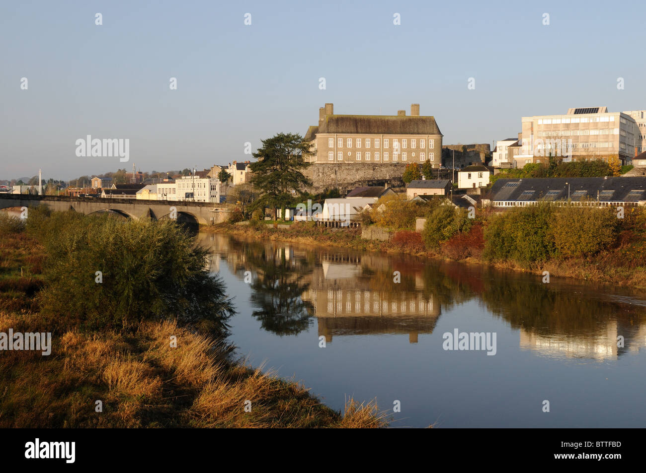 Carmarthen Town from Cynnwr Bridge on an early Autumn morning ...