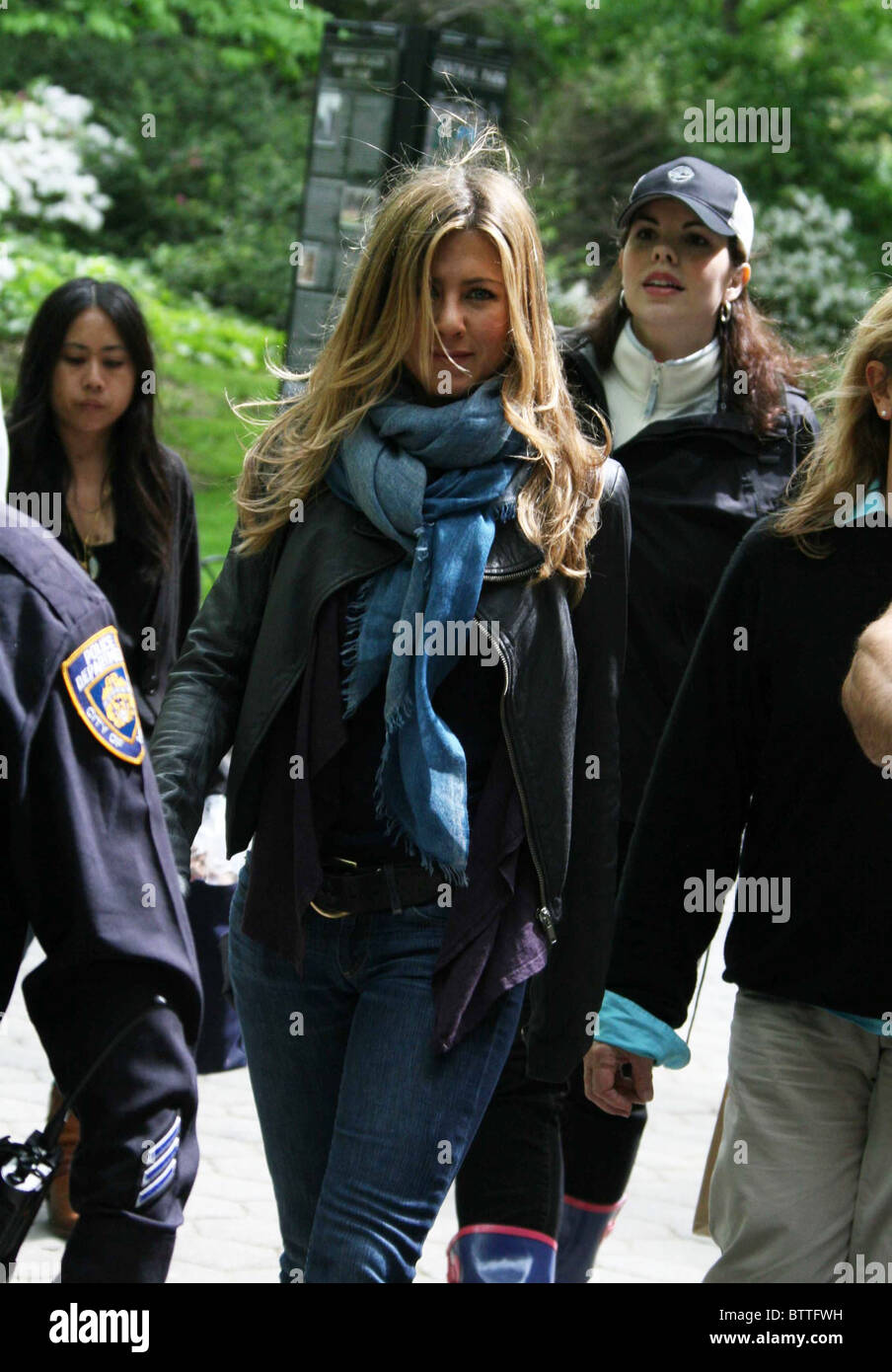 On the Set of THE BASTER with Jennifer Aniston and Jason Bateman Stock ...