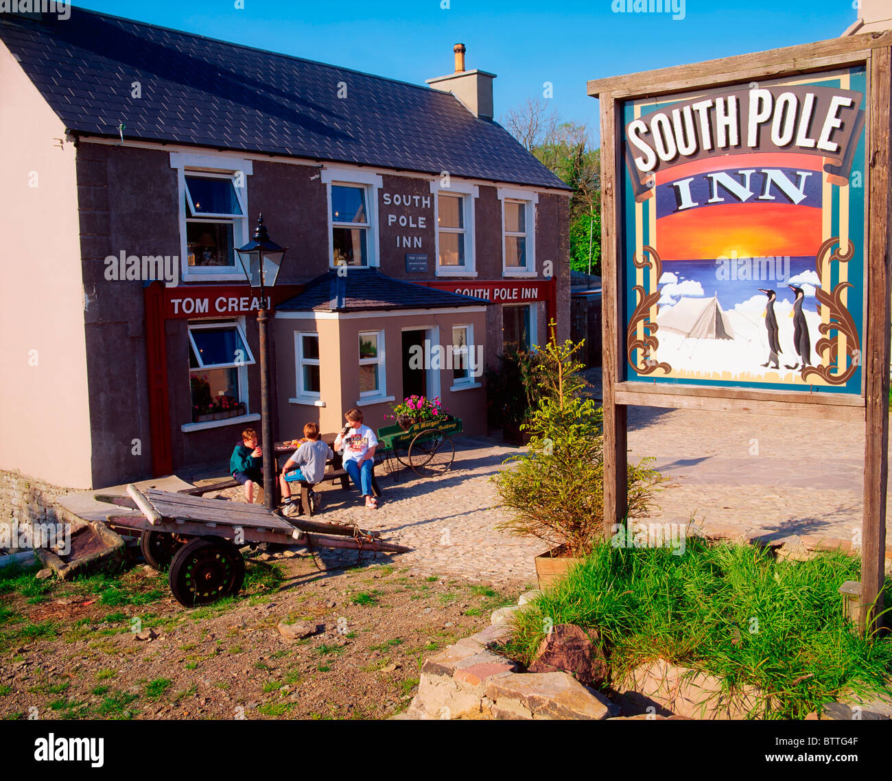 South Pole Inn, Anascaul, Dingle Peninsula, Co Kerry, Ireland Stock ...