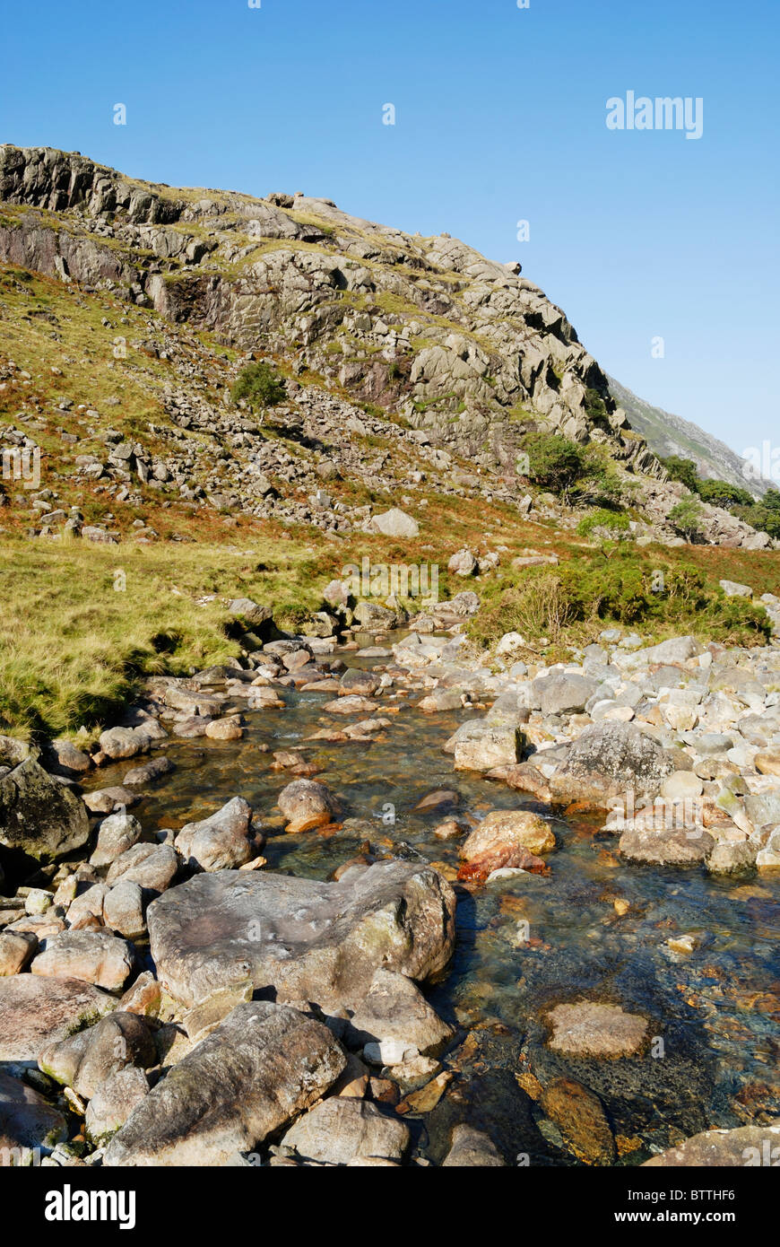 Mountain stream at llanberis pass at snowdonia national park hi-res ...