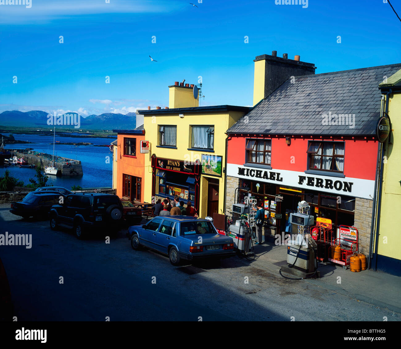 Roundstone Village, Connemara, Co Galway, Ireland Stock Photo: 32502741 ...