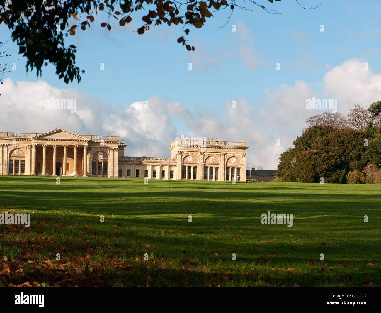 Autumn at Stowe House and Mansion in Stowe Landscape Gardens ...
