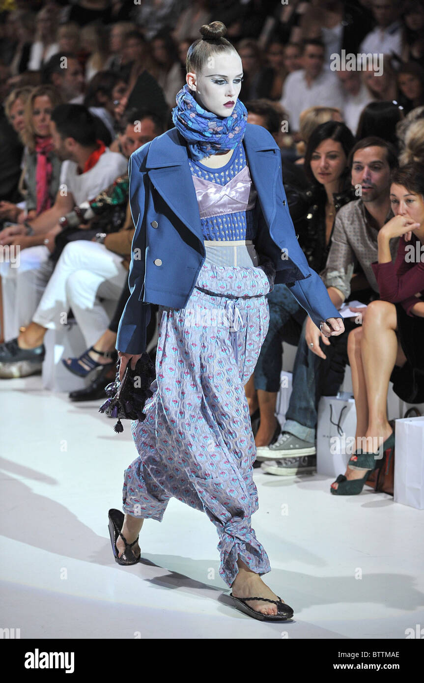 Marc Jacobs Spring/Summer 2010 Fashion Show Stock Photo - Alamy