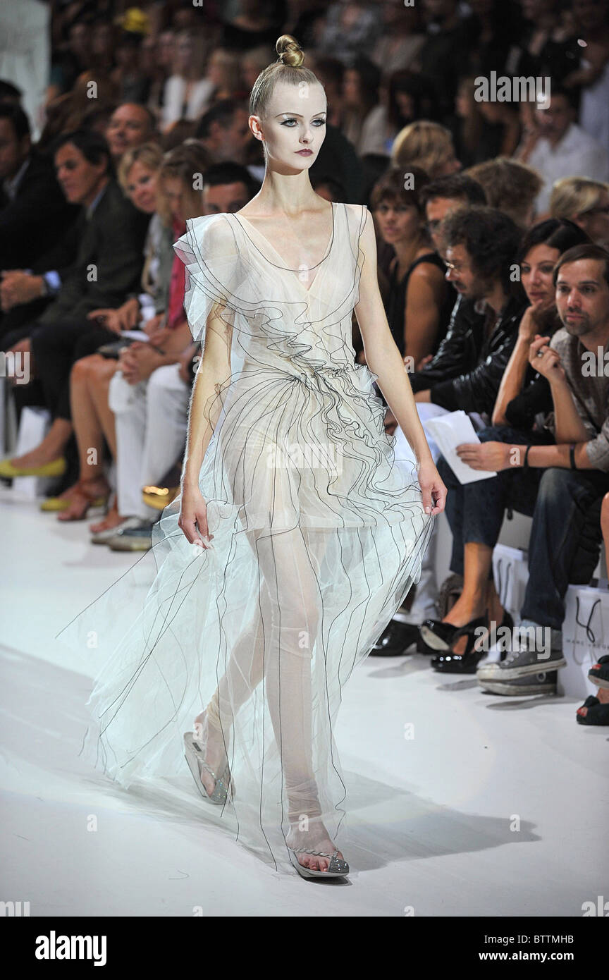 Marc Jacobs Spring/Summer 2010 Fashion Show Stock Photo - Alamy