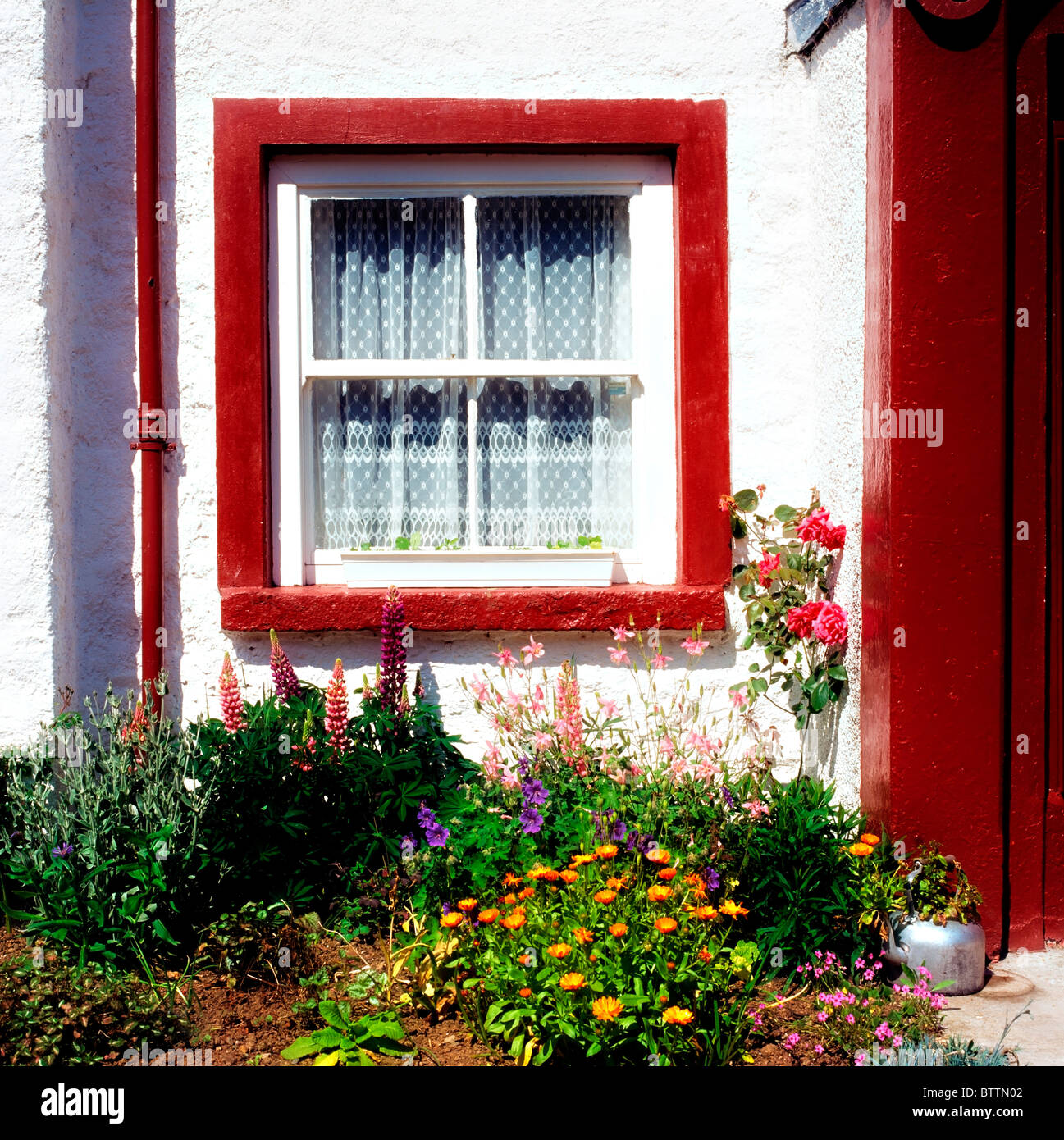 Co Down, Ireland; Cottage Window Stock Photo - Alamy