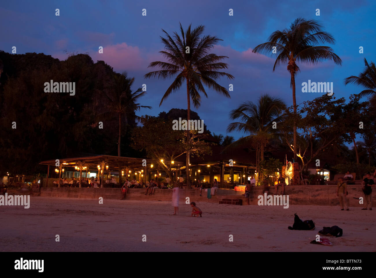 Railay beach hi-res stock photography and images - Alamy