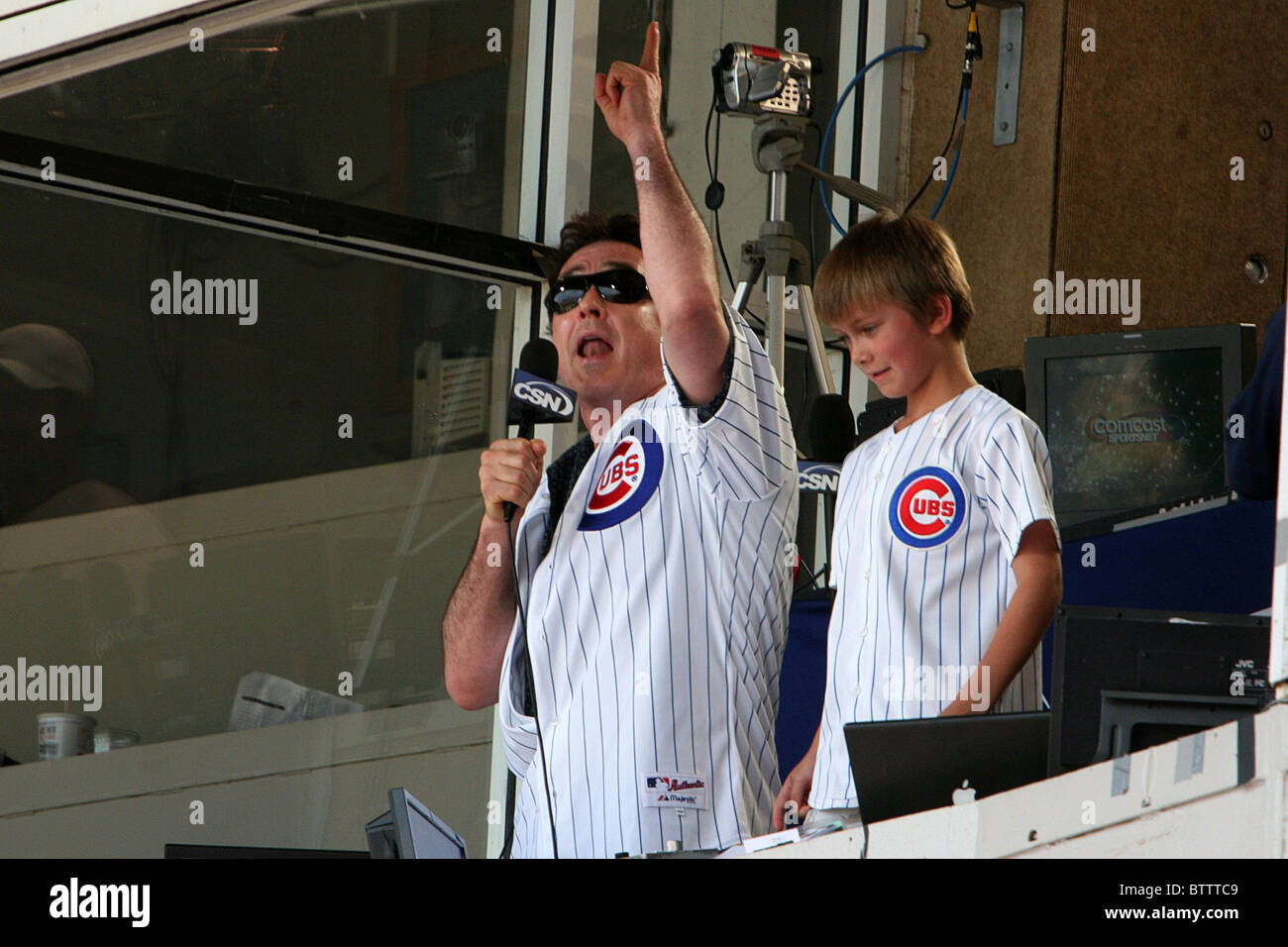 John Cusack Sings During 7th Inning Stretch at Chicago Cubs Baseball ...