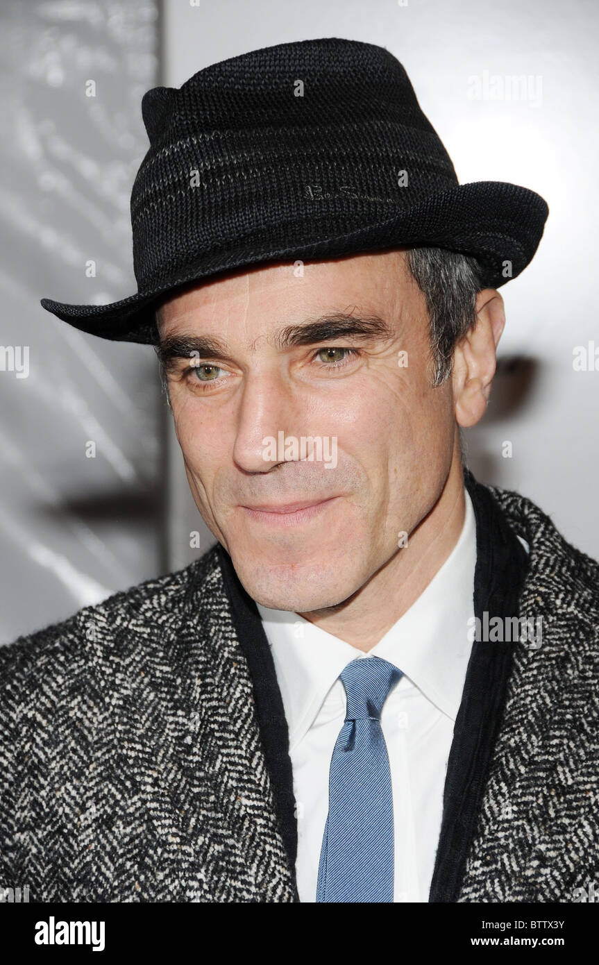 Daniel day lewis nine 2009 hi-res stock photography and images - Alamy